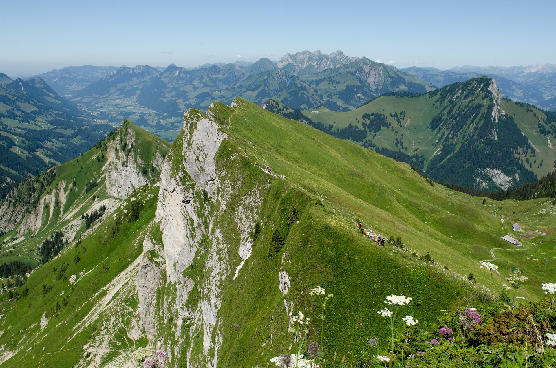 Ridge walking: What beginners should bear in mind